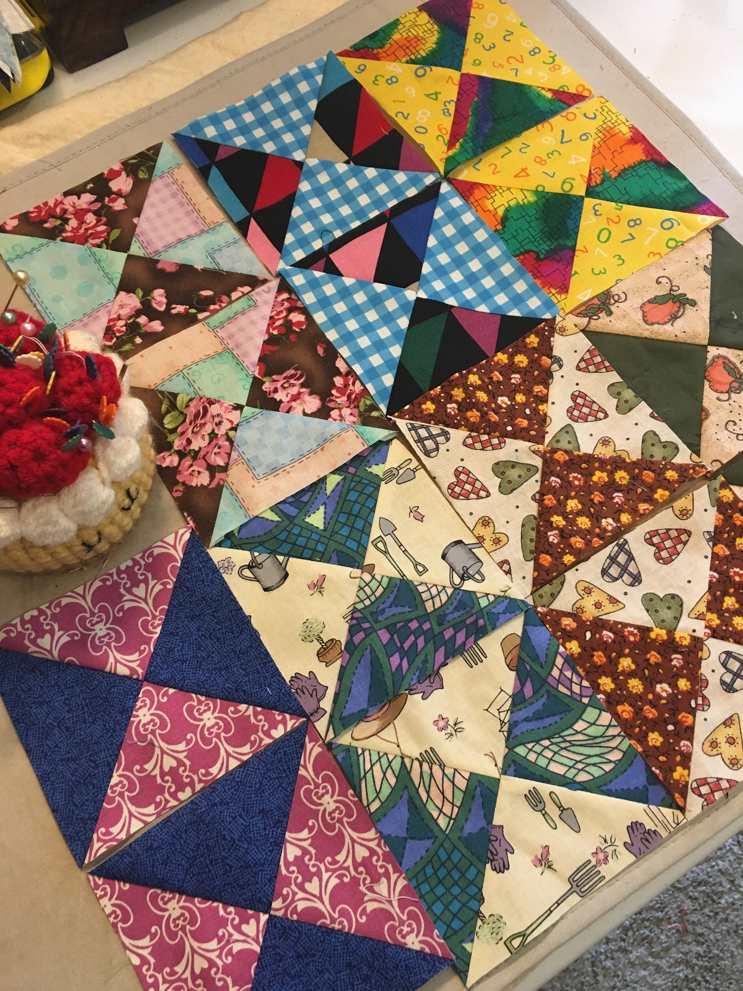 An Hourglass a Day Project & How to Make an Hourglass Quilt Block ...